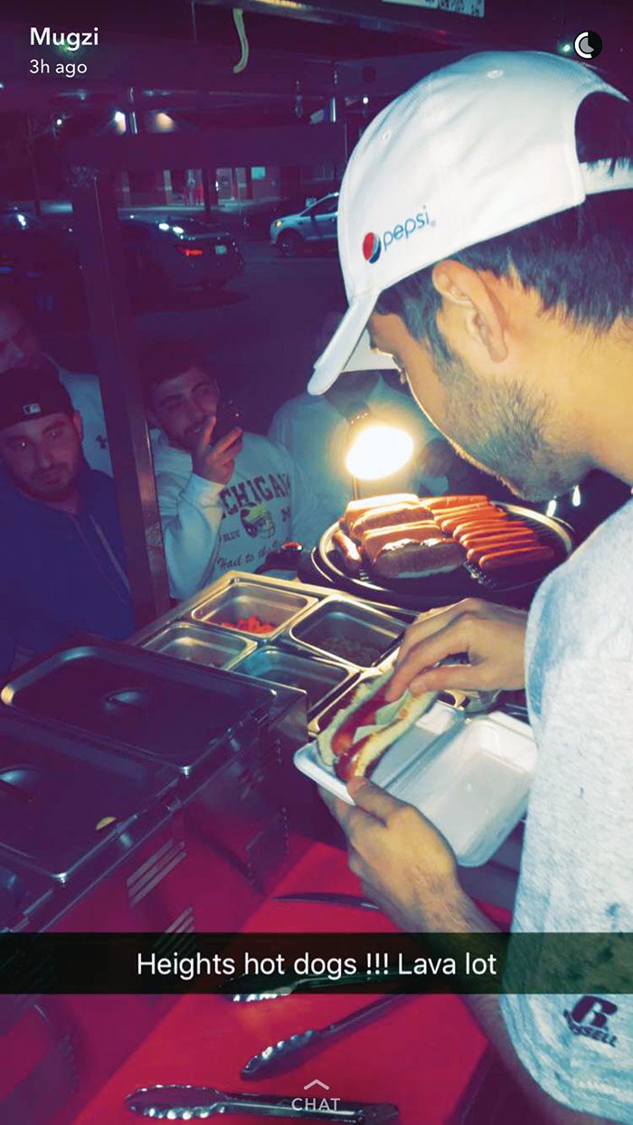 Muslims flock to 'Heights Hot Dogs' during Ramadan