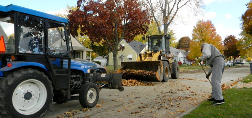 Dearborn loose-leaf and bagged leaf collection on trash day ends Dec. 14
