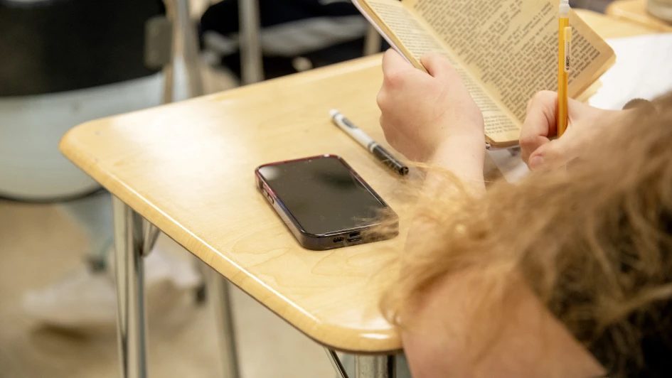 Michigan Passes Ban on Student Smartphones During Class